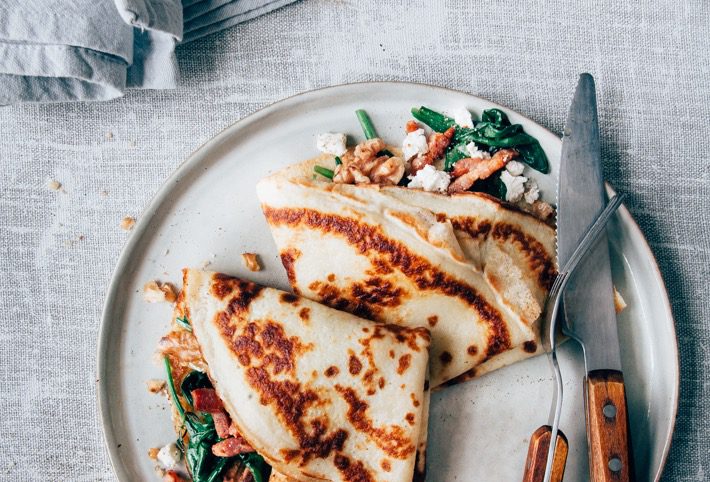 Hartige pannenkoek met spinazie, spekjes en geitenkaas - BESCHERMT UW GEZONDHEID